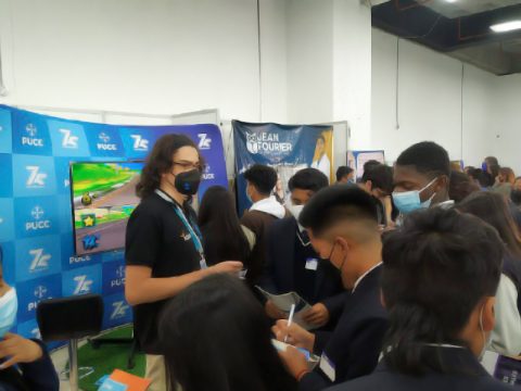 Colegiales conocieron PUCE ICAM y PUCE TEC - Conexion PUCE