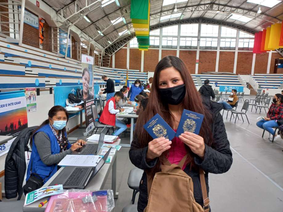 En la PUCE se entregan 7.800 pasaportes y prórrogas - Conexion PUCE