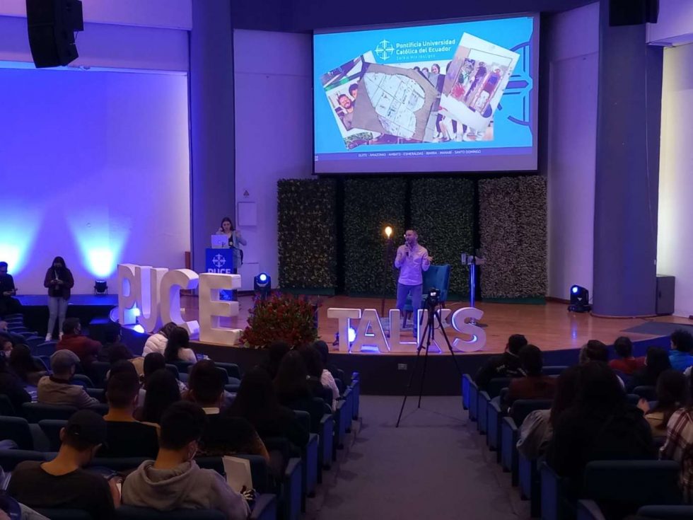 Alumni PUCE inspiraron a jóvenes con su experiencia - Conexion PUCE