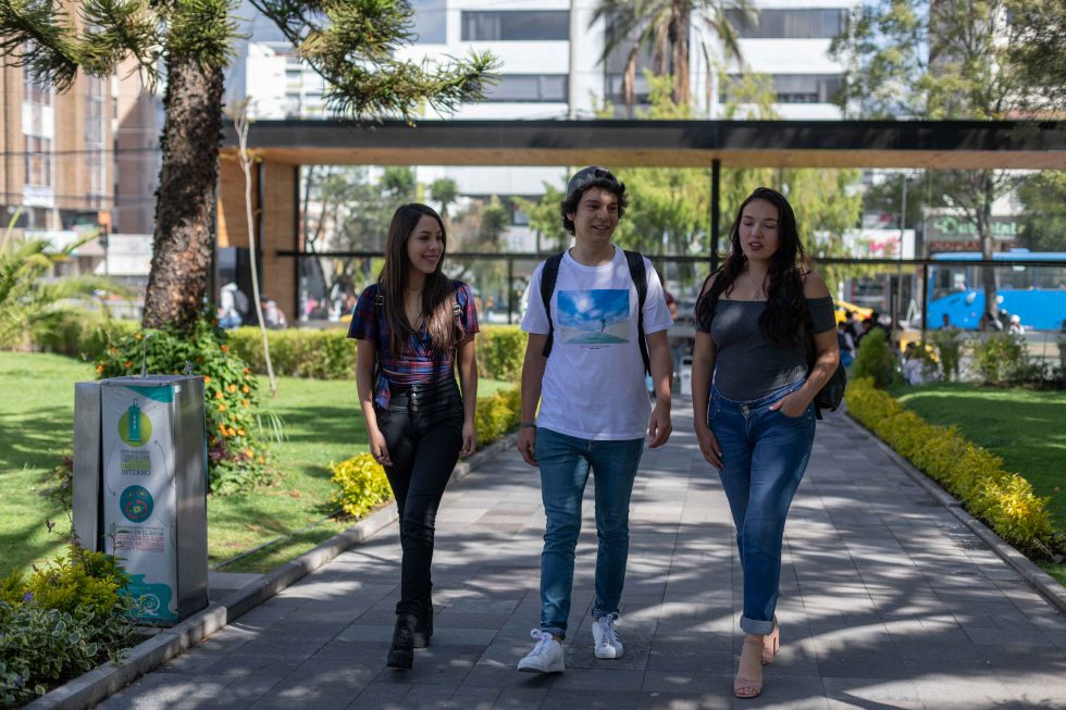 La PUCE cumple 76 años dejando huella en la historia - Conexion PUCE